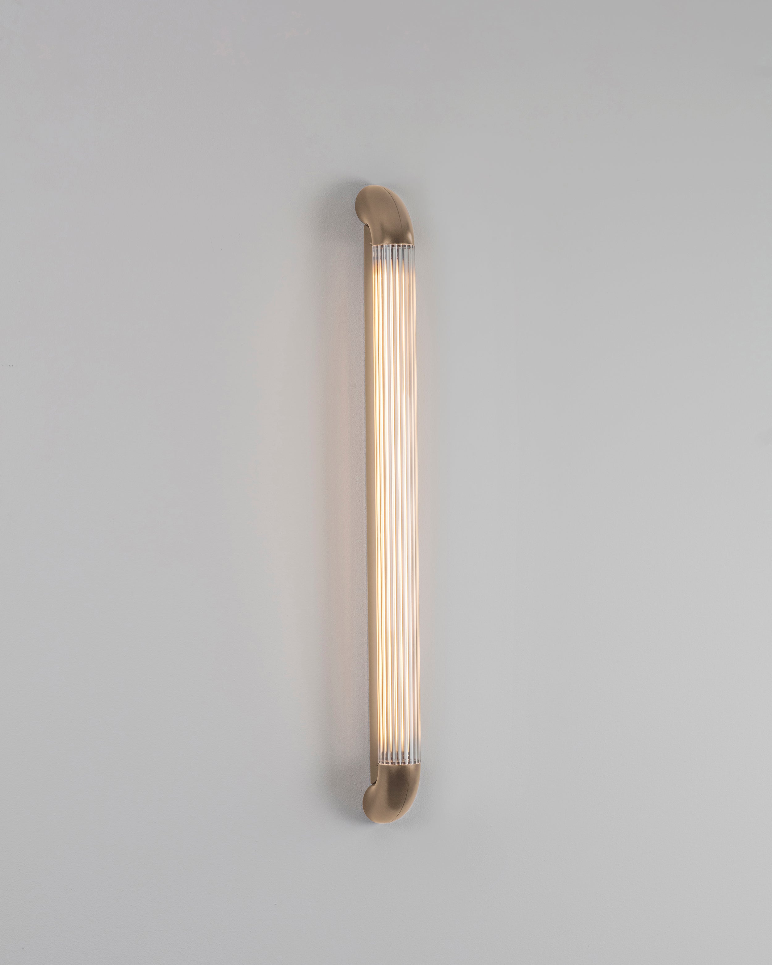 Strata 600 Wall Light (US) – J Adams Lighting